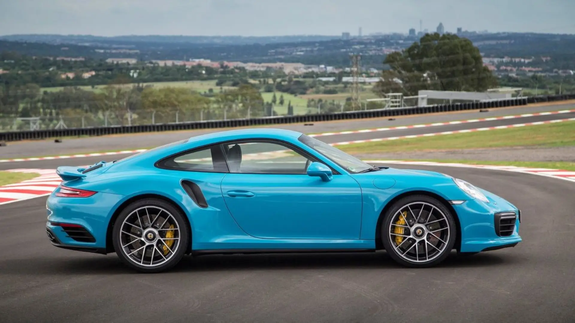 Los mejores coches en azul para gozar en el 'Blue Monday'