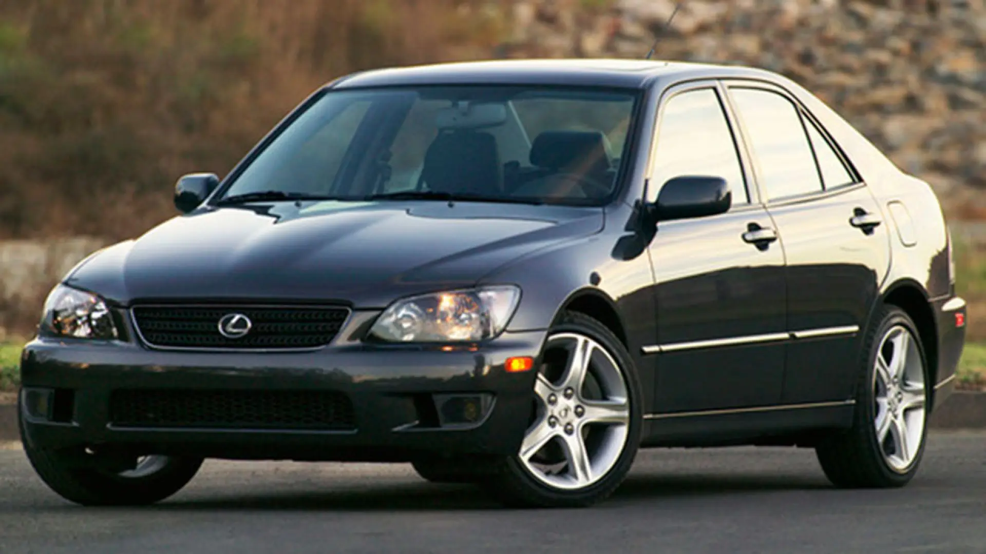 ¿Sabías que el Lexus IS300 montó el motor 2JZ?