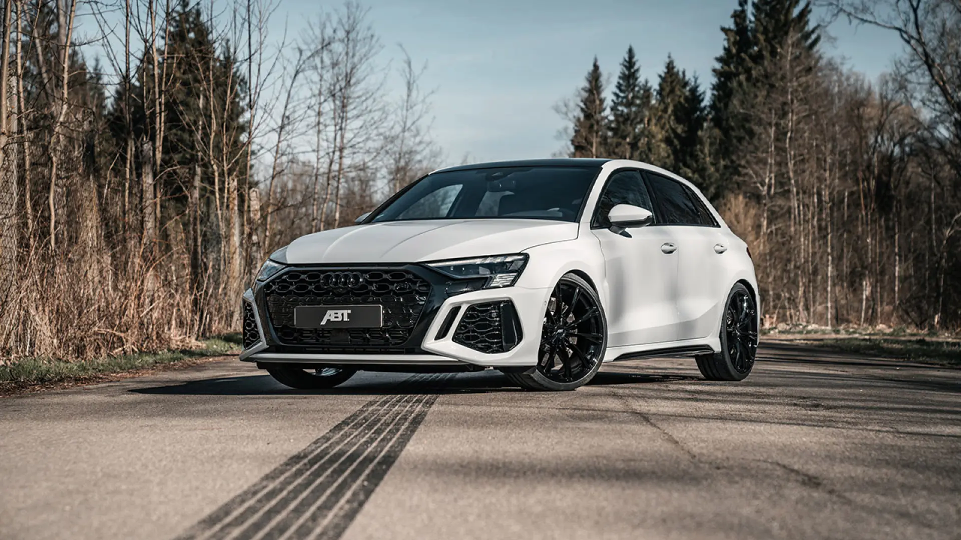 ABT da un salto de calidad al Audi RS3 subiendo su potencia hasta los ...