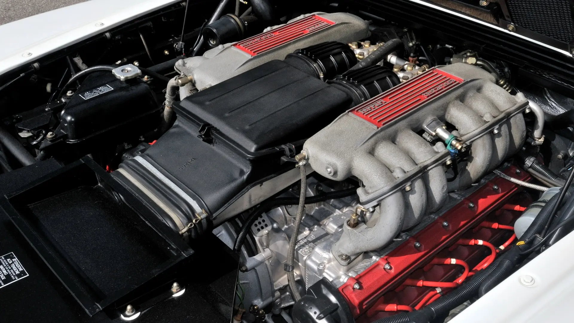 Por qué el motor V12 a 180 grados del Ferrari Testarossa no es un bóxer ...