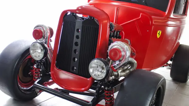 Galería: un hot rod de Ford con motor Ferrari